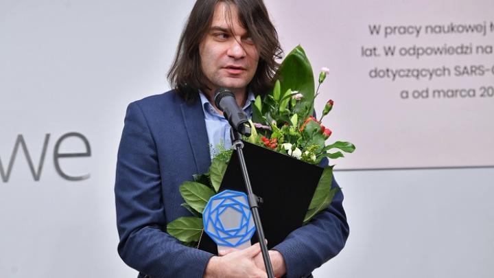 Dr hab. Piotr Rzymski: większość tzw. fake newsów jest bardzo prosta do ...