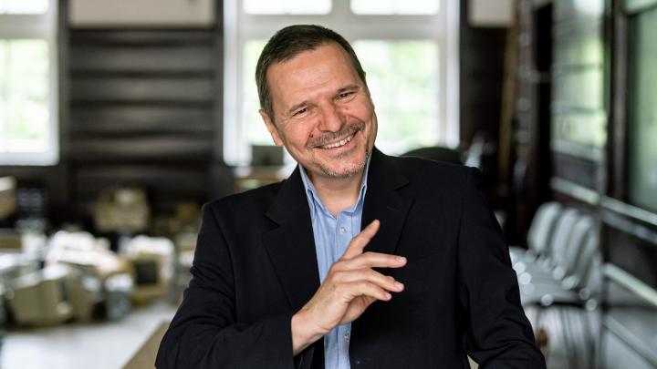 Dr Mulak nie zamula i pielęgnuje lilie na gruncie fizyki | Nauka w Polsce